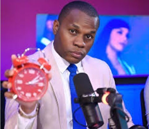 Ramón Tolentino expone a Papo Trenza